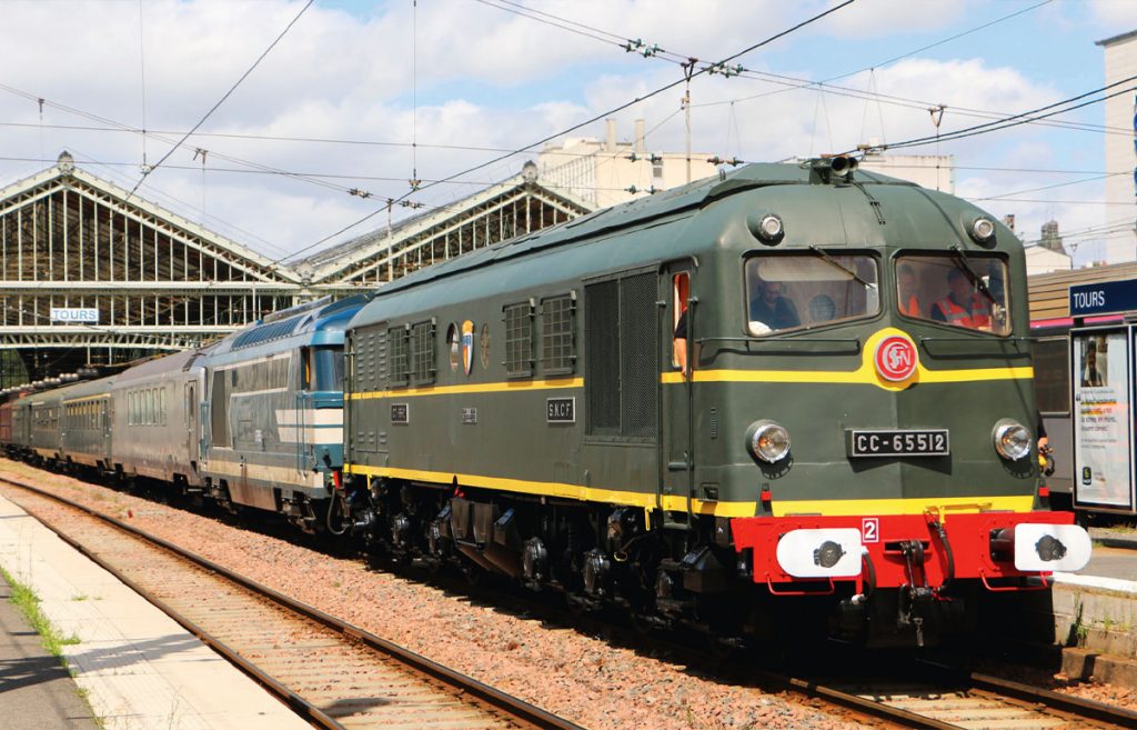 RP269 : Entre Paris et Dreux - En cabine d'une BB 27300 et d'une VB 2 ...